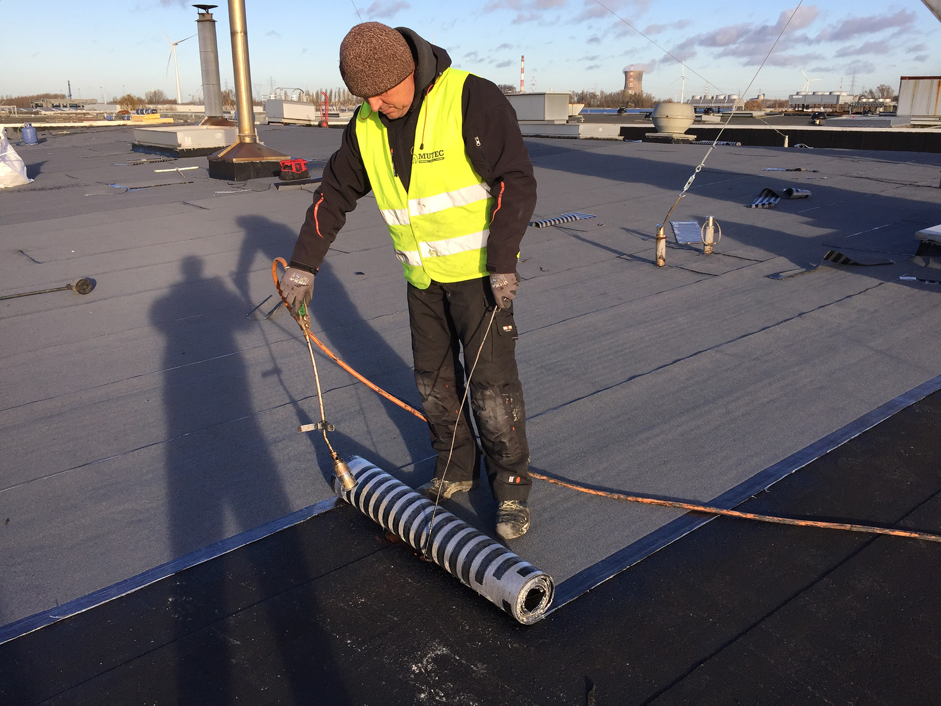 Expert industriële dakwerken: van EPDM, TPO tot Roofing & PVC | Mutec